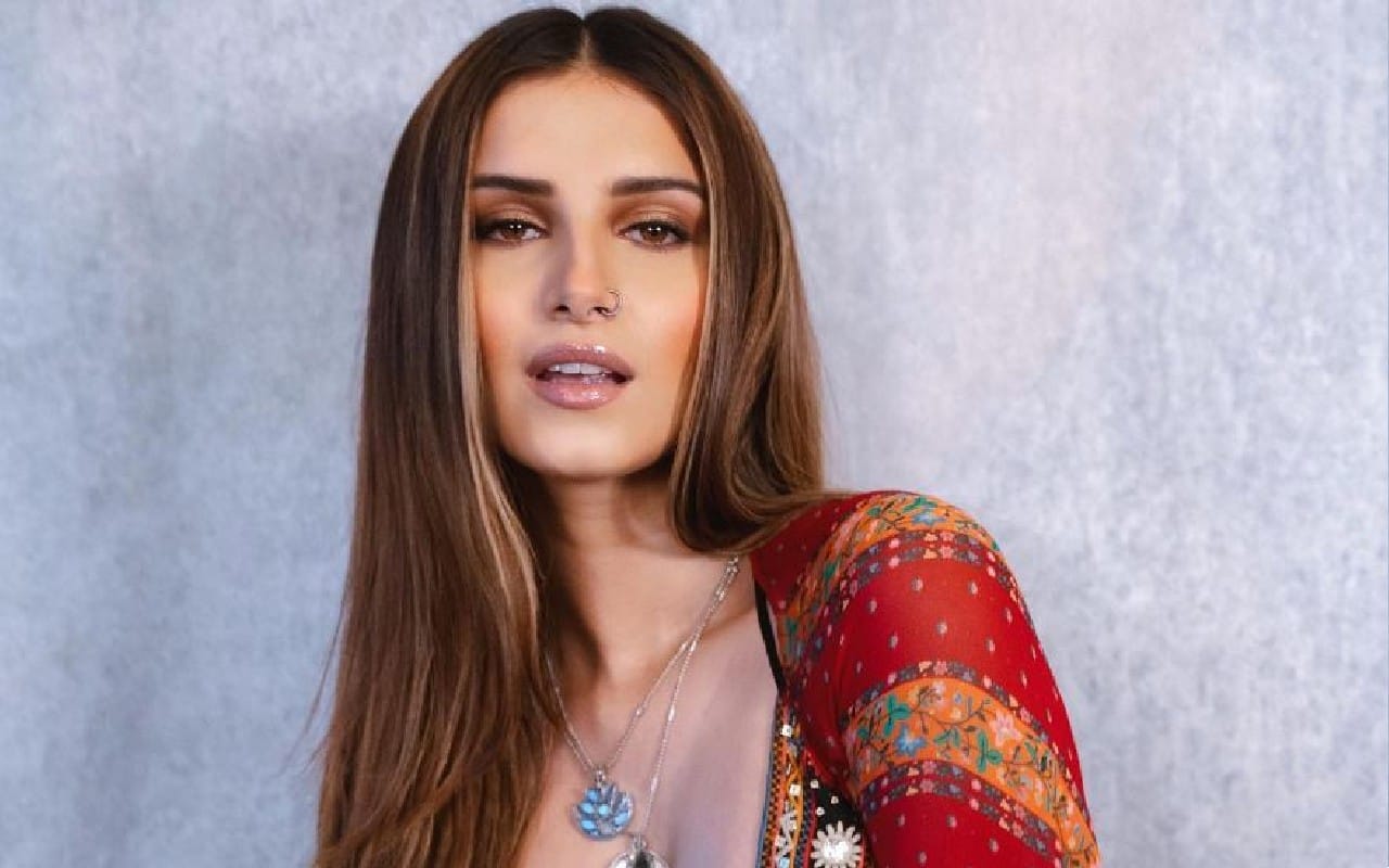 tara sutaria bold photoshoot in bralette top pics viral
