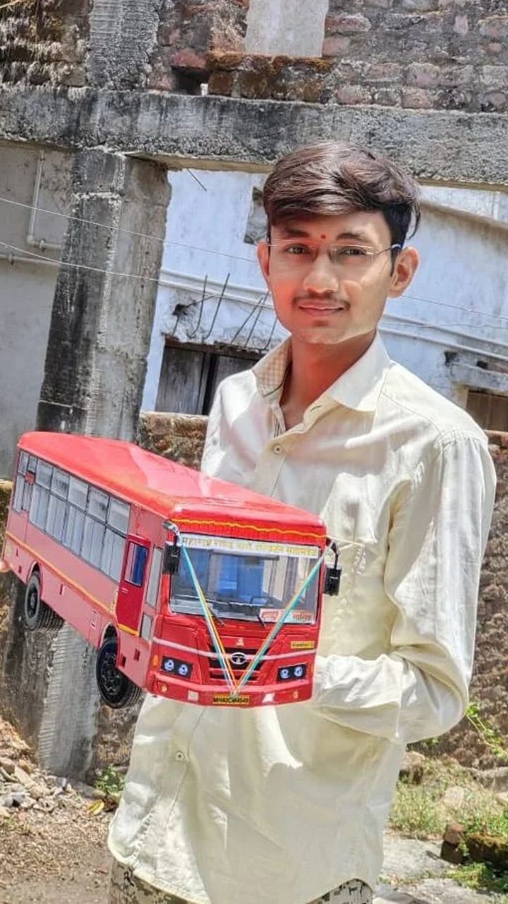 Miniature ST Bus : पठ्ठ्याने तर कमालच केली; छंद जोपासून साकारली हुबेहूब ...