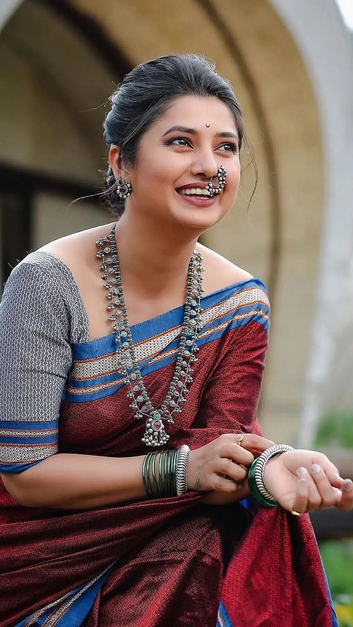 Beautiful and Stylish Look Design, Try Handloom Sarees