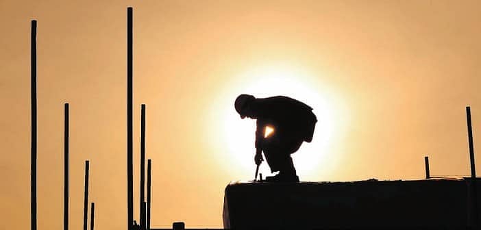 Saudi Arabia Prevents Work under Summer Hot Sun