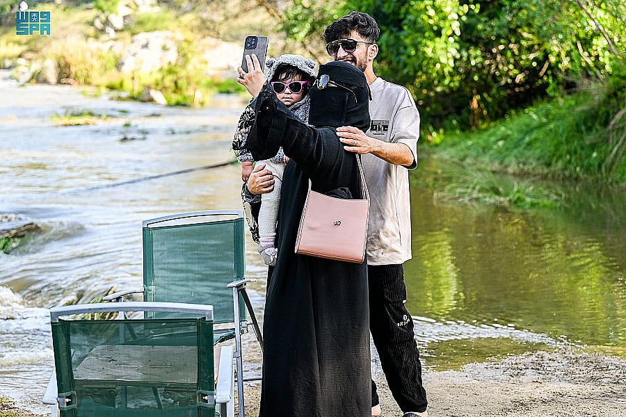 الخضرة والماء يرسمان جمال الطبيعة في وادي الحمدة بمنطقة الباحة (صور)