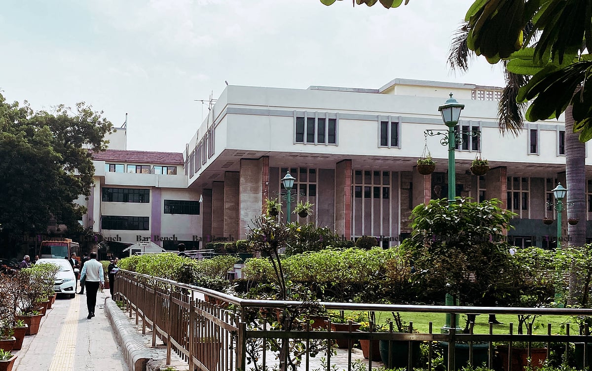 Ahlmad in Saket Court Complex, Delhi tests positive for COVID-19