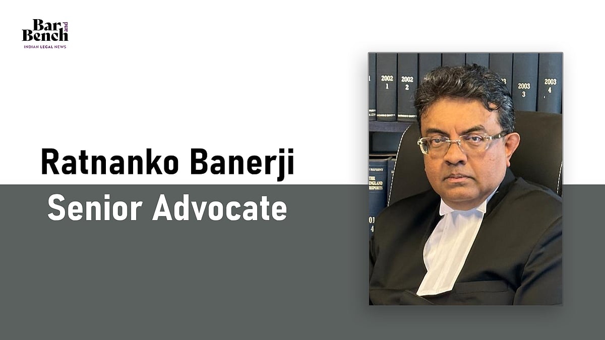 What do senior lawyers pay their junior advocates in Kolkata?