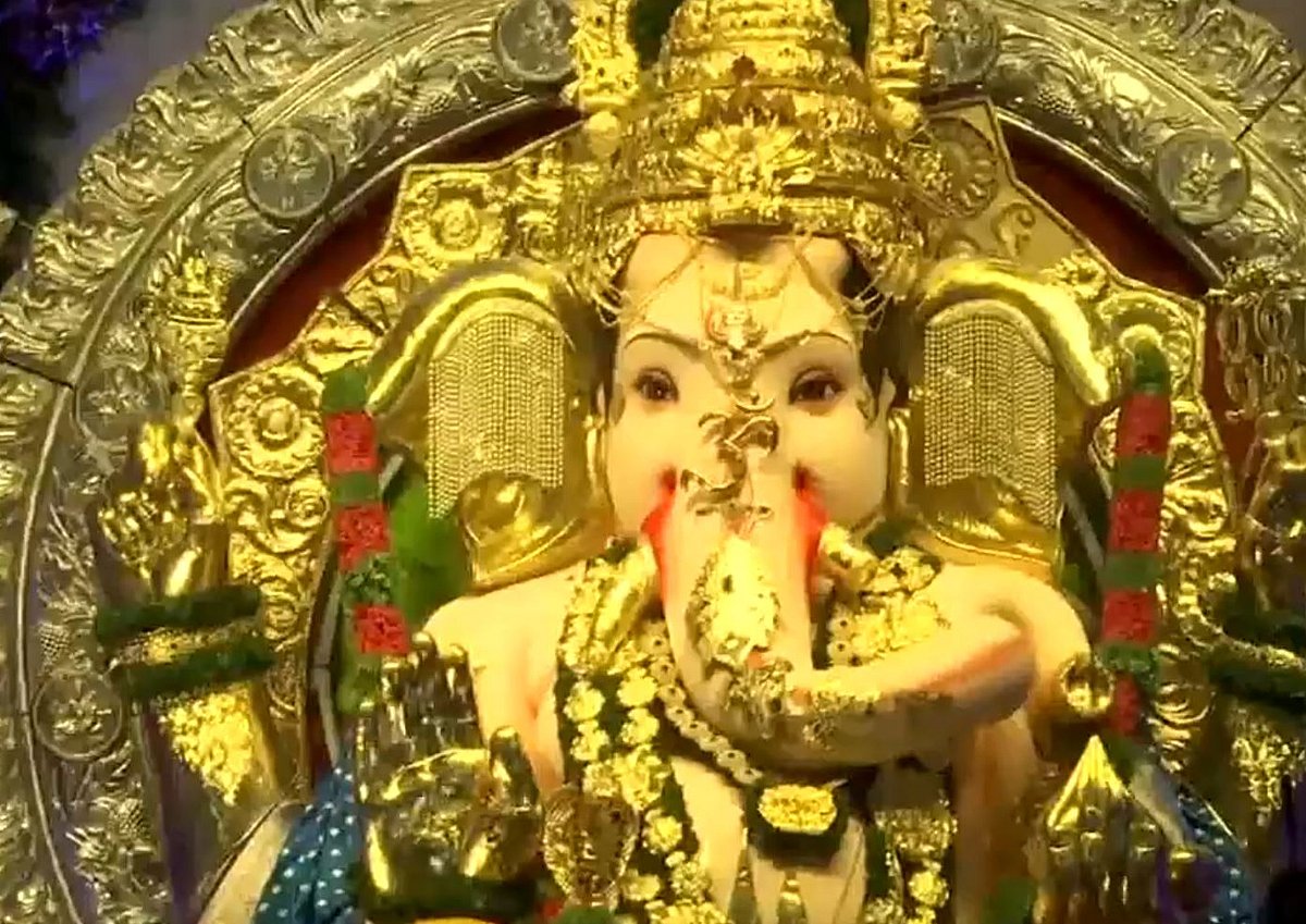 Watch Video: Richest Ganpati of Mumbai by GSB Seva Mandal Installed For ...