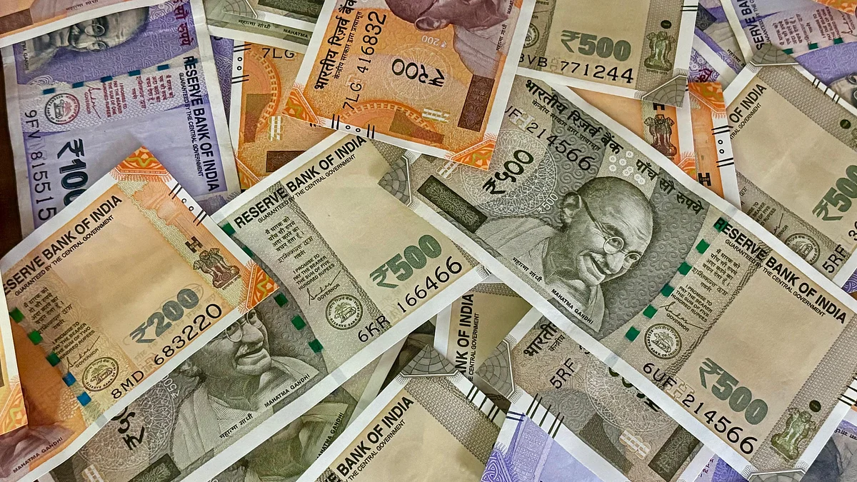 1100 dollars in rupees store