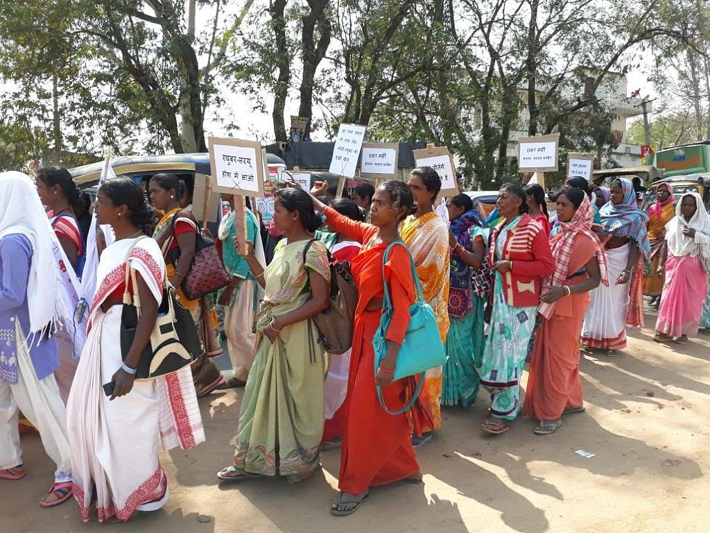 Huge protest in Jharkhand against cash transfer scheme
