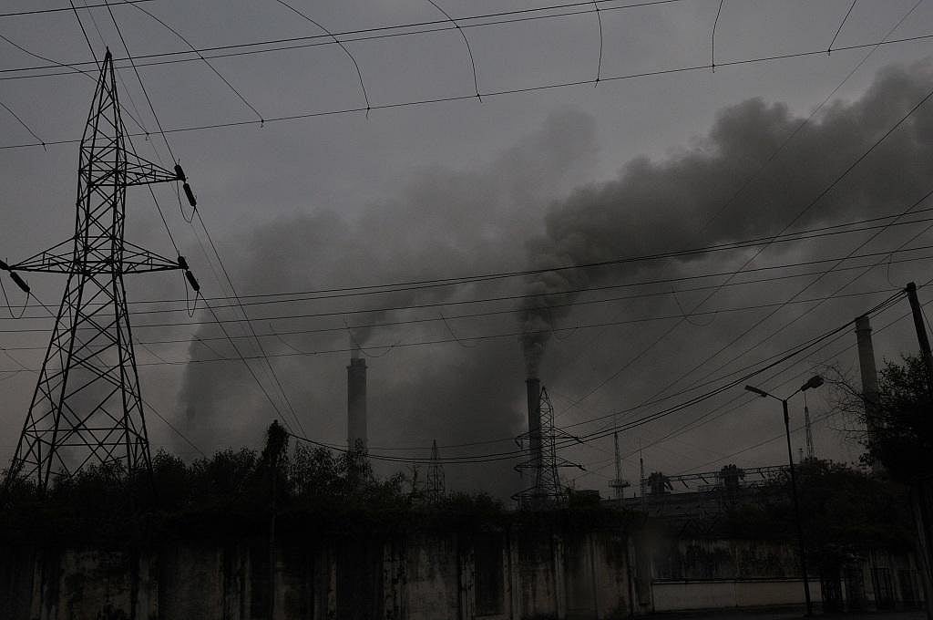 जलवायु परिवर्तन पर जनता को गुमराह कर रही है फॉसिल फ्यूल इंडस्ट्री: रिपोर्ट