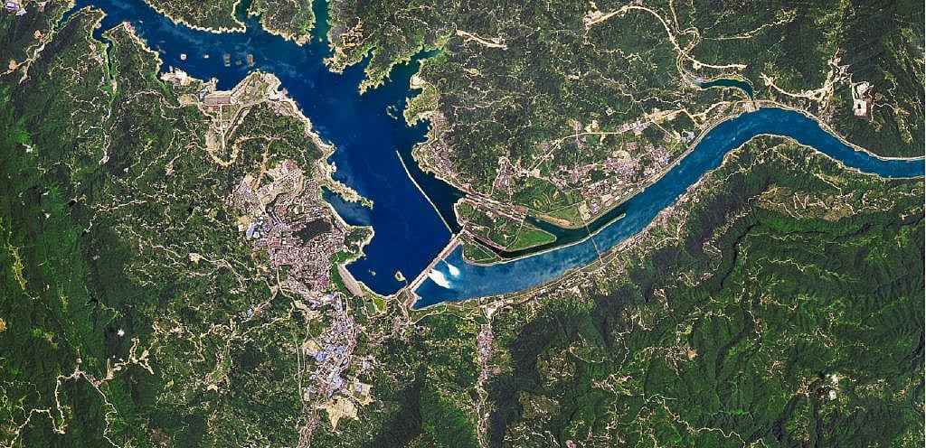 NASA images show flood water spilling from Yangtze river dams