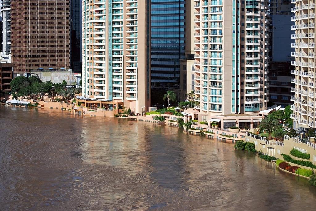 Sinking cities: Two ways to fight land subsidence