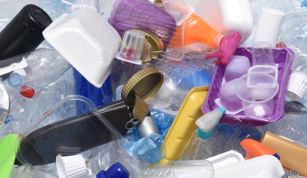 Psychology of plastic use: How marketing, packaging and product design ...