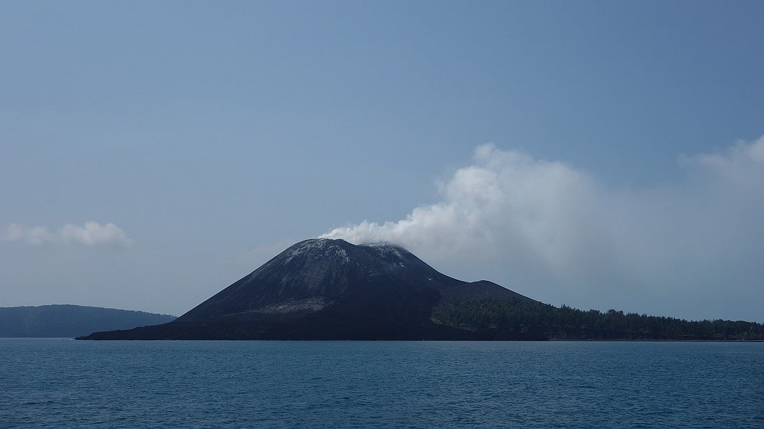 Krakatoa: The Volcanic Eruption That Changed Atmospheric Science and ...
