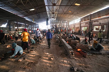Firozabad's Glass Bangle Industry: Health Risks and Poor Working ...