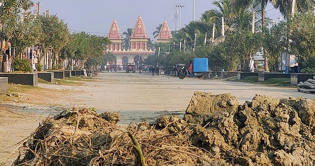 Rising Bay of Bengal Threatens Kapil Muni Temple: Gangasagar Mela at Risk