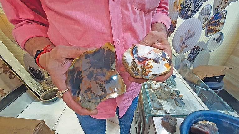 Shajar Stone Legacy: Reviving Banda's Unique Handicraft Industry