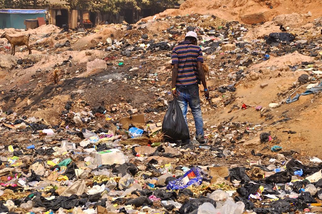 Waste pickers play a key role in the fight against plastic pollution ...