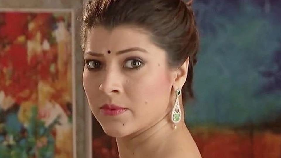 तेजस्विनी पंडित का म्हणतेय, 'बॅन लिपस्टिक'? Tejaswini Pandit | Sakal