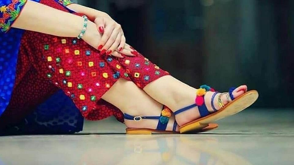 शूज आणि चप्पल आपल्या व्यक्तिमत्त्वाबद्दल बरंच काही सांगू शकतात, पाहा ...