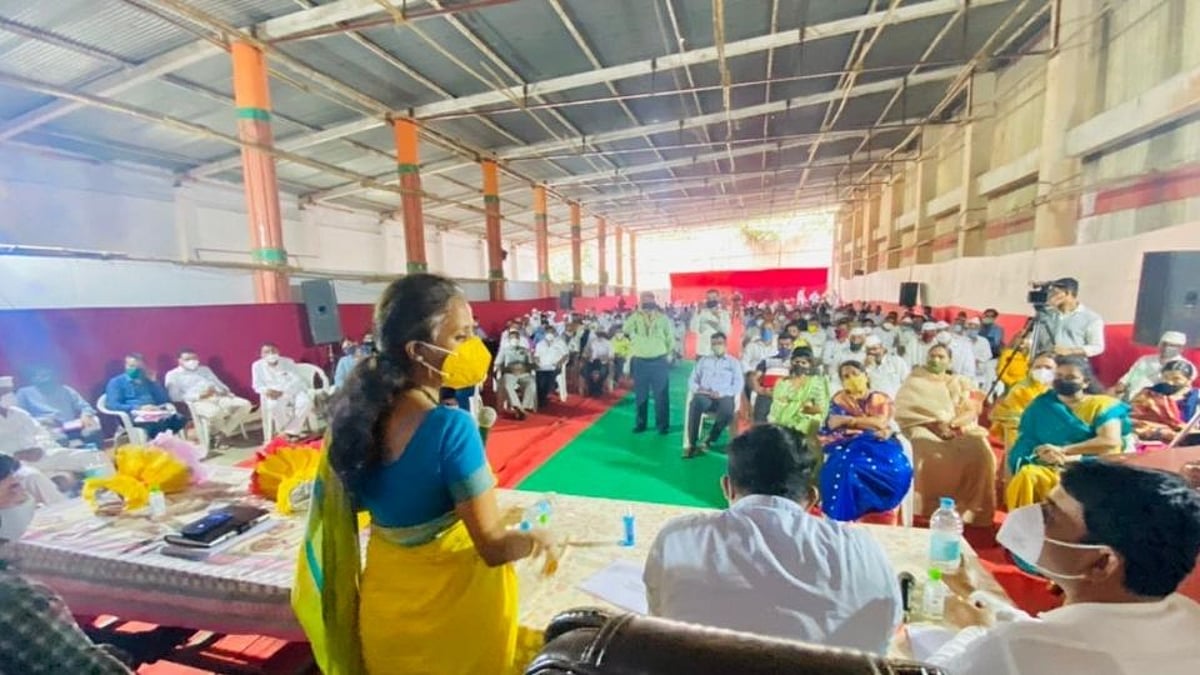 सुप्रिया सुळे भर बैठकीत म्हणाल्या, 'स्टेजवर गर्दी करण्यापेक्षा ...