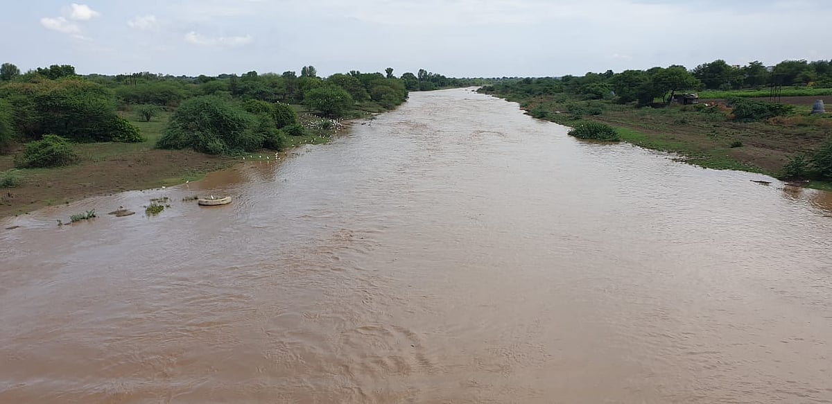 हिंगोली जिल्ह्यातील दमदार पावसाने कयाधू नदीला पूर | Sakal