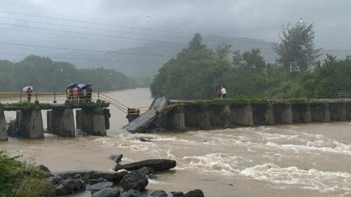 मावळ : थुगाव साकव पुल गेला वाहून | Sakal