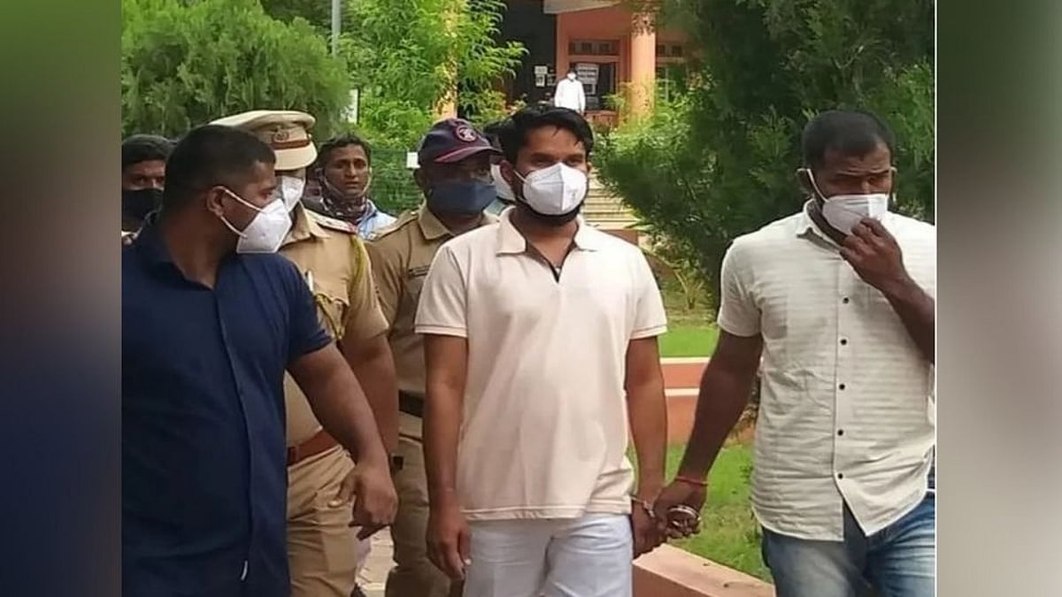 भोंदू मनोहर मामा म्हणतो; 'आता मला जेलमध्येच मरु द्या!' | Sakal