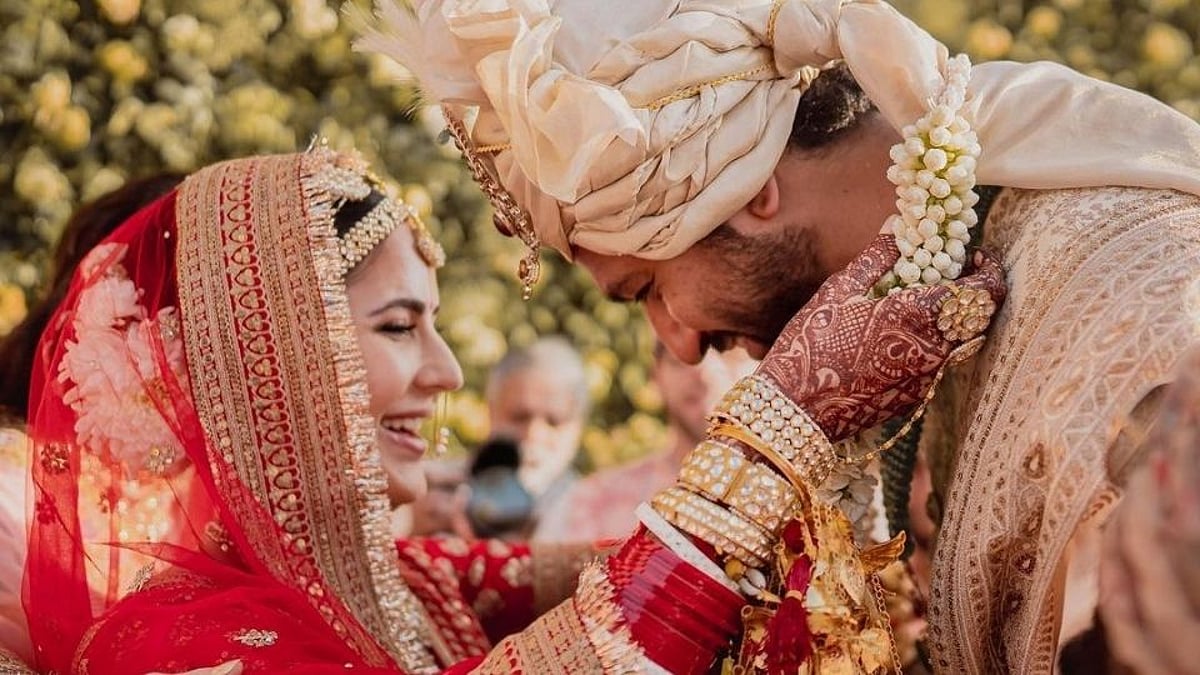 Katrina Kaif Mehendi कतरिनाच्या हातावर मेहंदीने लिहिला होता असा मजकूर ...