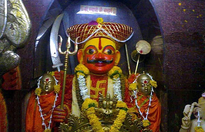 Khanderao Maharaj Yatra : यंदा महेंद्र मराठे ओढणार बारागाड्या ...