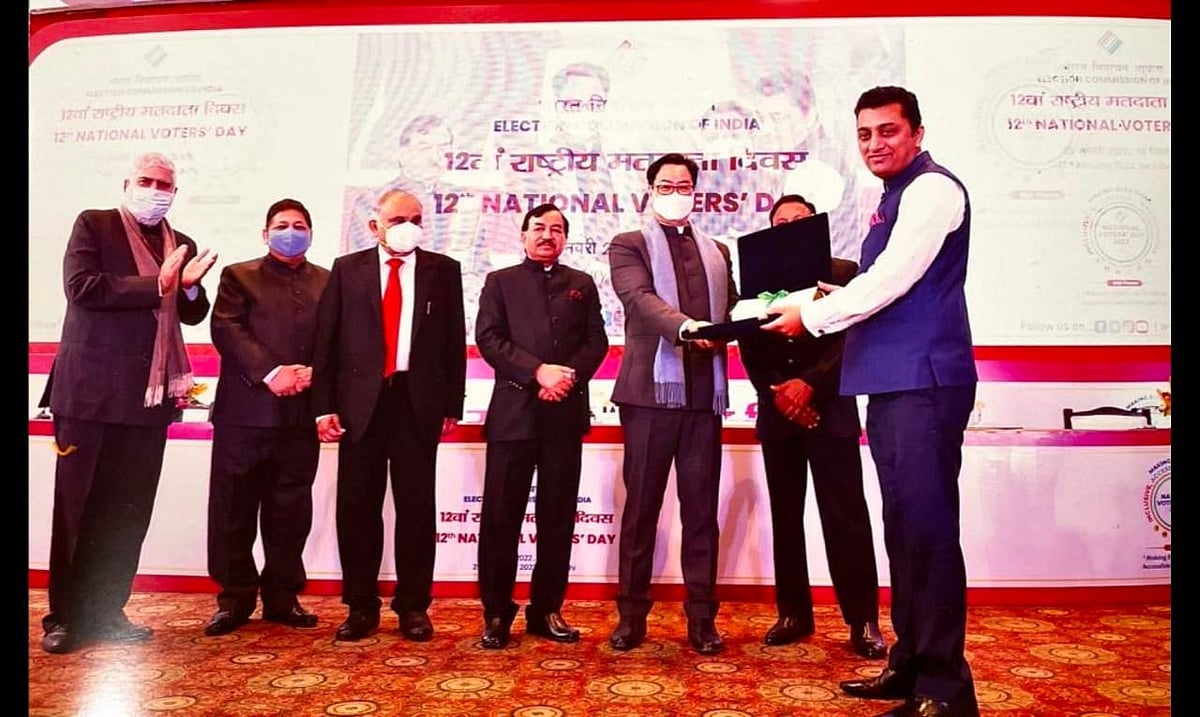 आसाम निवडणूक काळात उल्लेखनीय काम केल्यामुळे पंढरपूरच्या नितीन खाडे ...