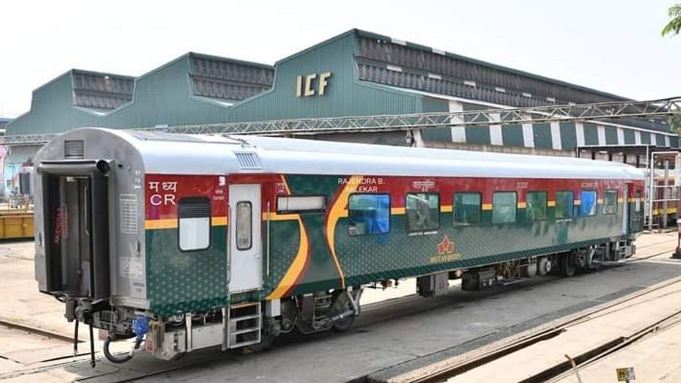 Image Gallery | नव्या रूपातील डेक्कन क्वीन मुंबईत लवकर होणार दाखल | Sakal