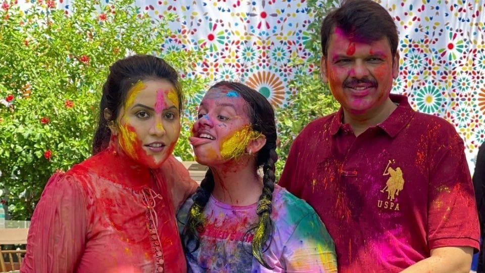 Photo Gallery: होळीच्या रंगात न्हाऊन निघाले राजकीय नेते | Holi ...