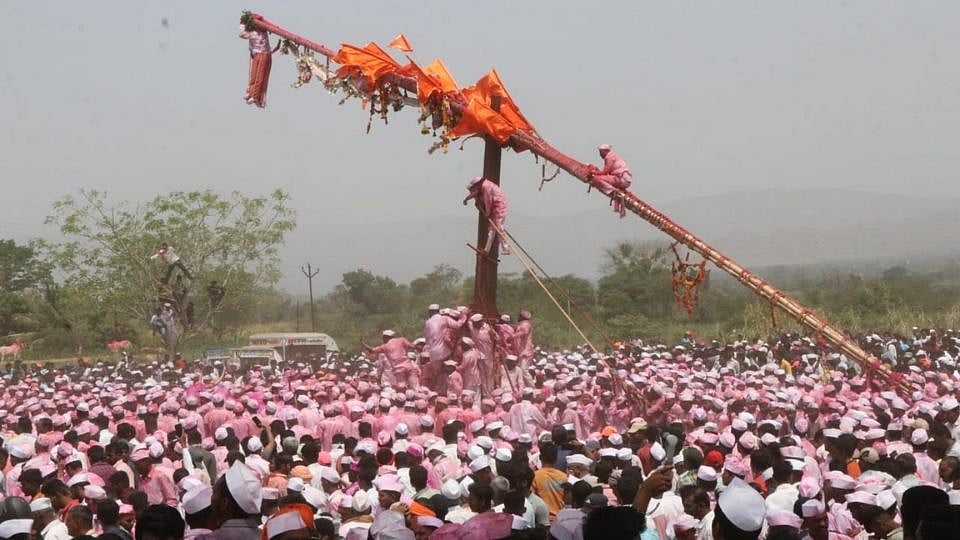 Bagad Yatra : साताऱ्यातील बावधनमध्ये बगाड यात्रेला सुरुवात; काय आहे ...