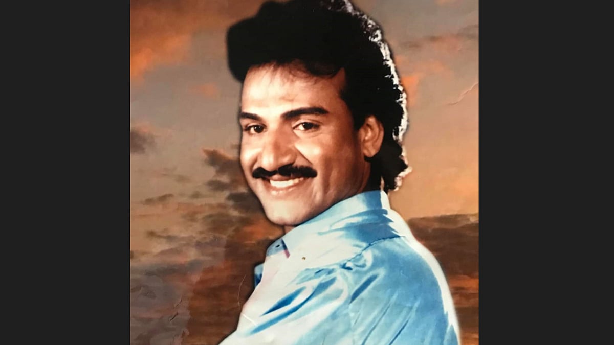 अभिनेते शिवरंजन अज्ञातांनी झाडलेल्या गोळीबारात बचाविले | Sakal