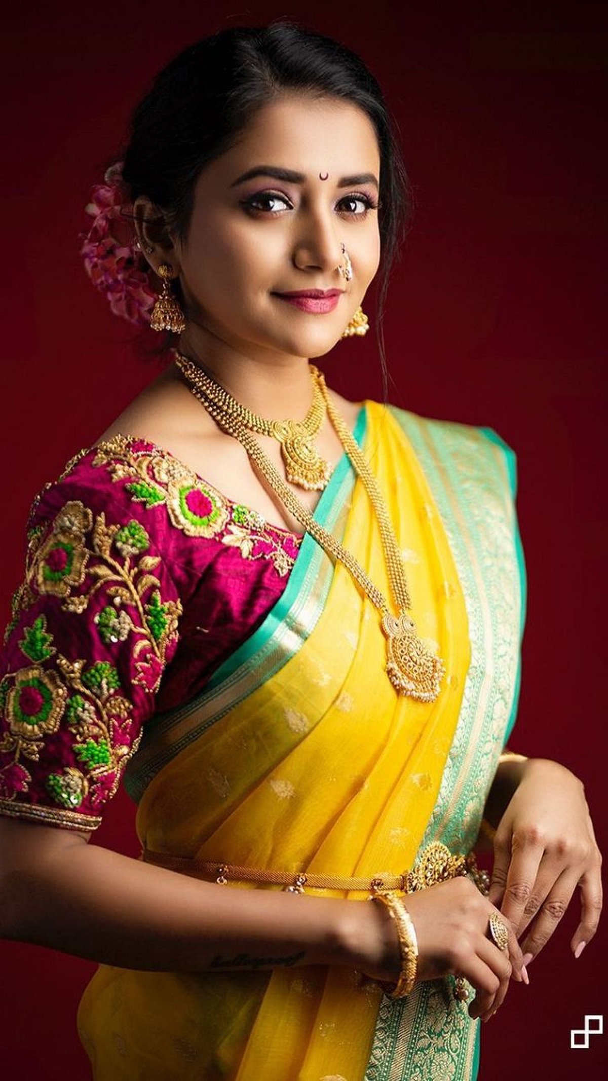 Jui Gadkari: मराठमोळी अभिनेत्री जुई गडकरीचे साडीतले फोटो पाहून व्हाल ...