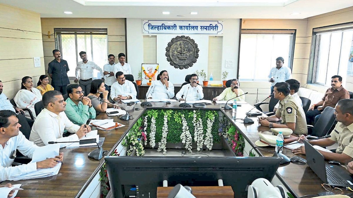 Vinayak Raut : महामार्गाच्या दुरुस्तीची कामे करा; विनायक राऊत