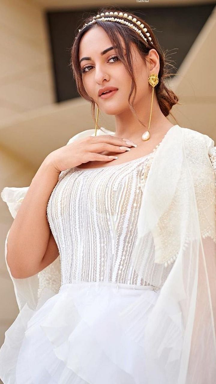 Sonakshi Sinha: सोनाक्षीची ब्युटी तुम्हाला करेल घायाळ