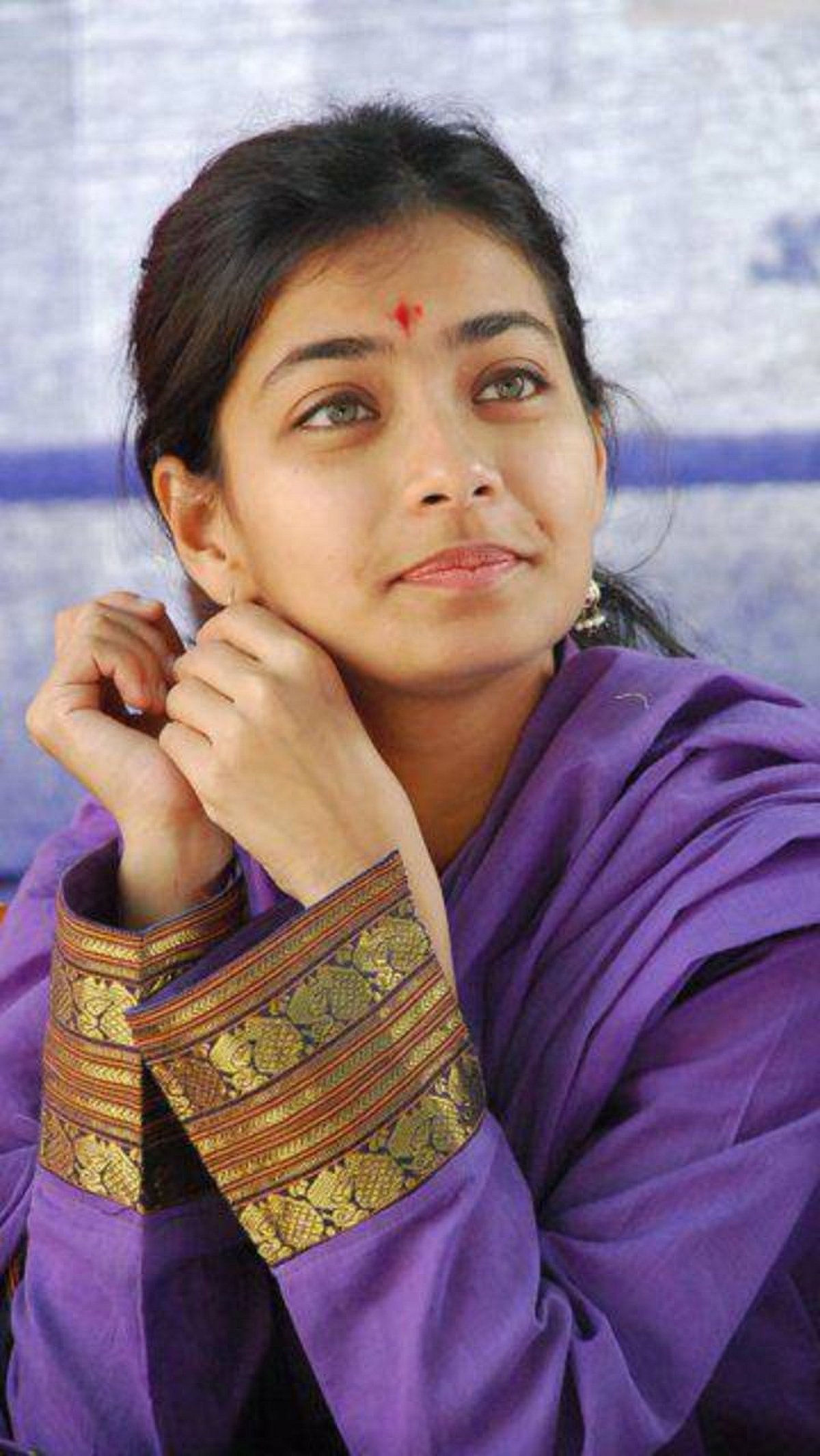 Praniti Shinde : प्रणिती शिंदेंचं देखणं राजकारण... | Sakal