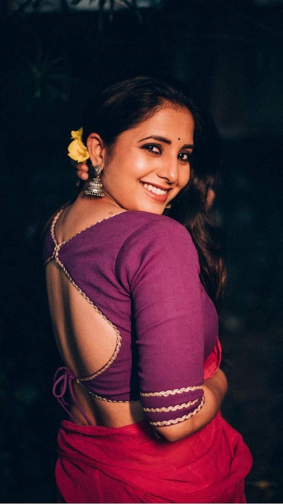 Sayali Sanjeev : सायलीचा नादच खुळा! फोटो बघून मन झालं सैराट | Sakal