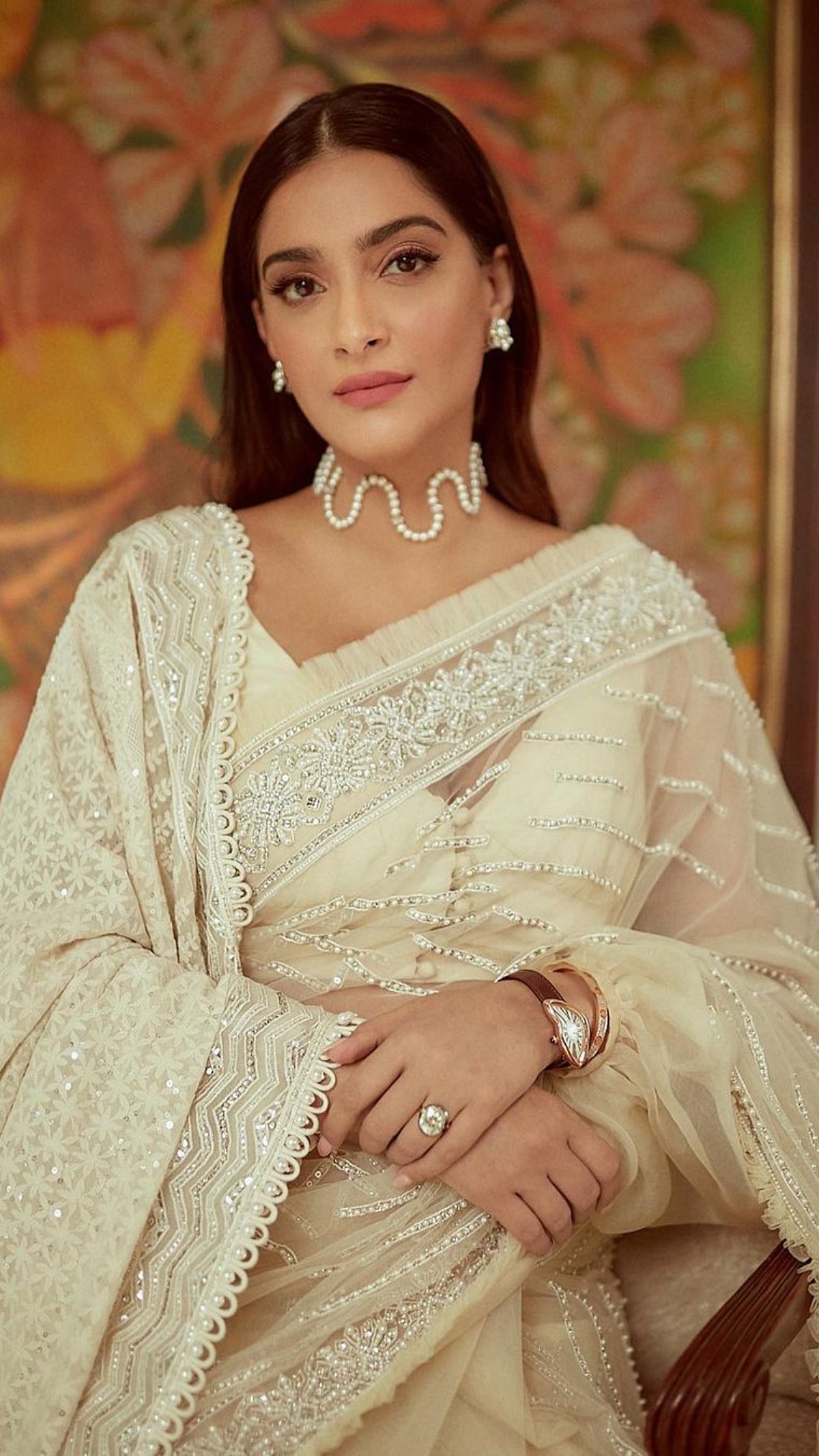 Sonam Kapoor : नजरेने घायाळ करणाऱ्या सोनमचा साडीतील स्टनिंग लूक | Sakal