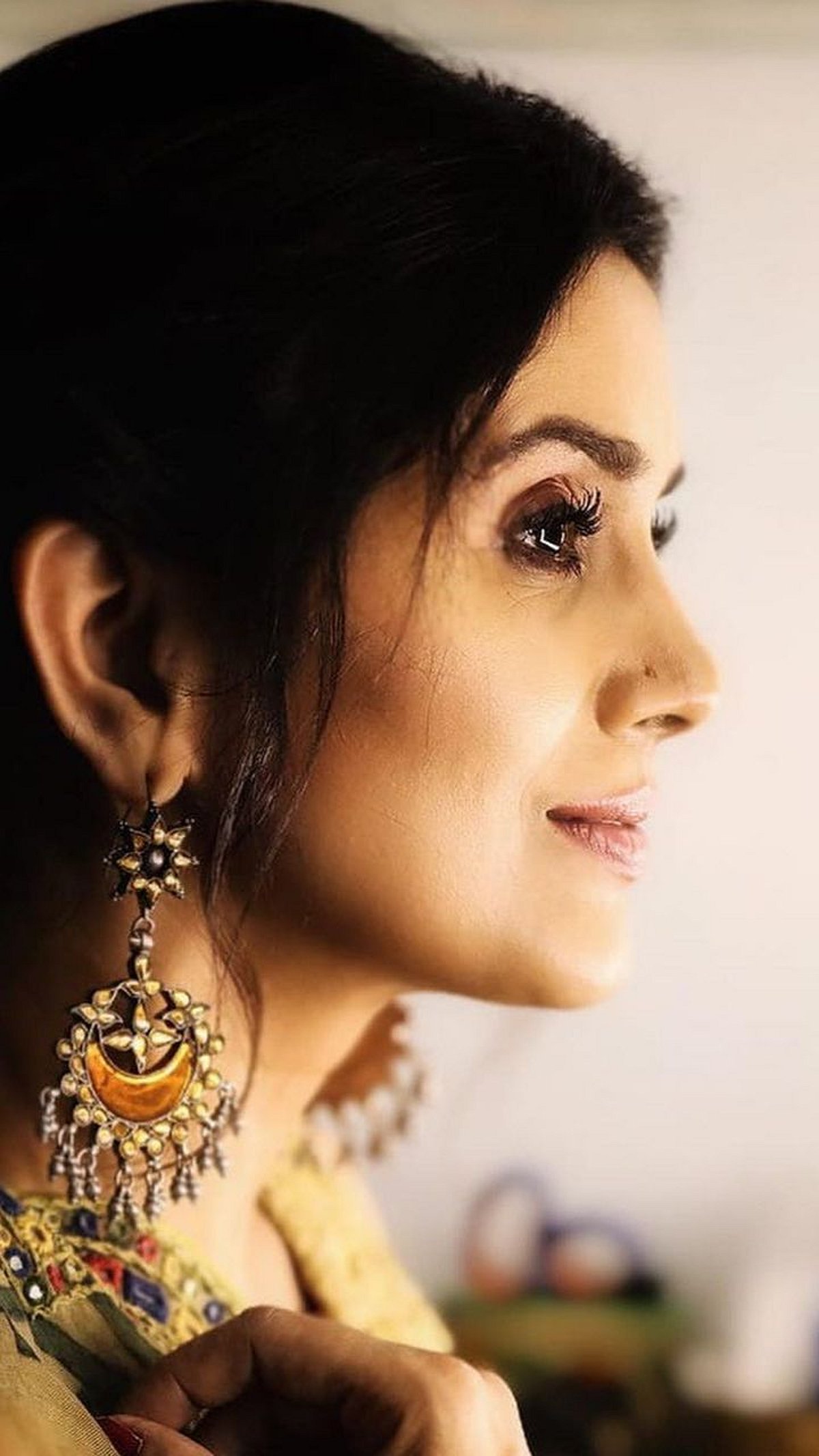 Sonali Kulkarni : डोळ्यांचं पारणं फेडणारं 'सो कुल' सौंदर्य! | Sakal