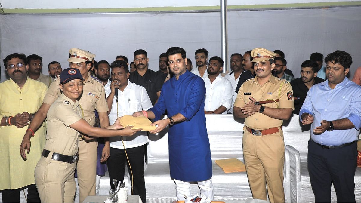 Shrikant Shinde : पोलिस स्टेशनमध्ये श्रीकांत शिंदेंचा वाढदिवस साजरा ...