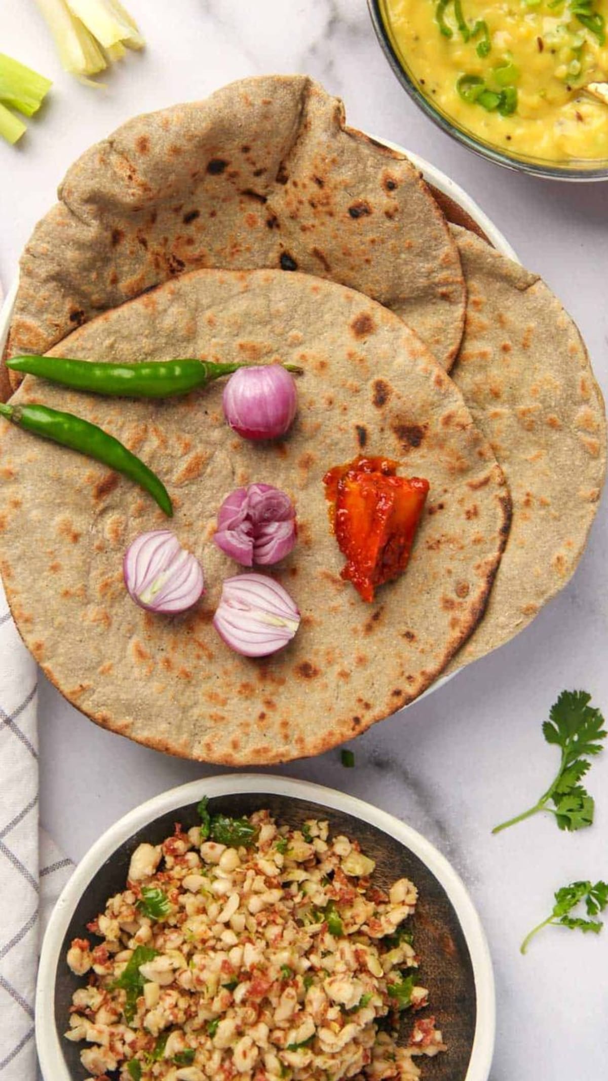Bhakri Benefits : इम्यूनिटी वाढवण्यासाठी पोळीपेक्षा भाकरी चांगली | Sakal