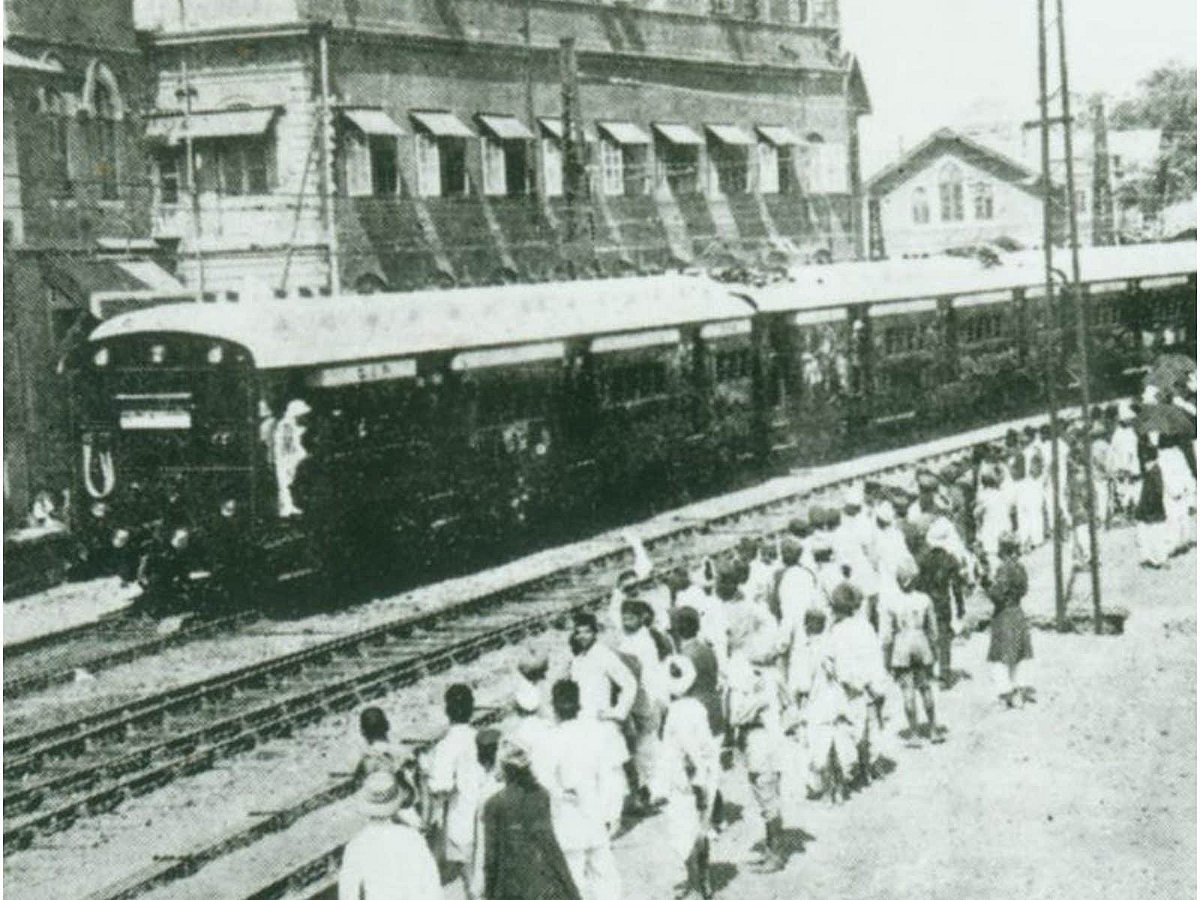 First Electric Train : चार लाकडी डबे घेऊन ५० मैल धावली भारतातील पहिली ...