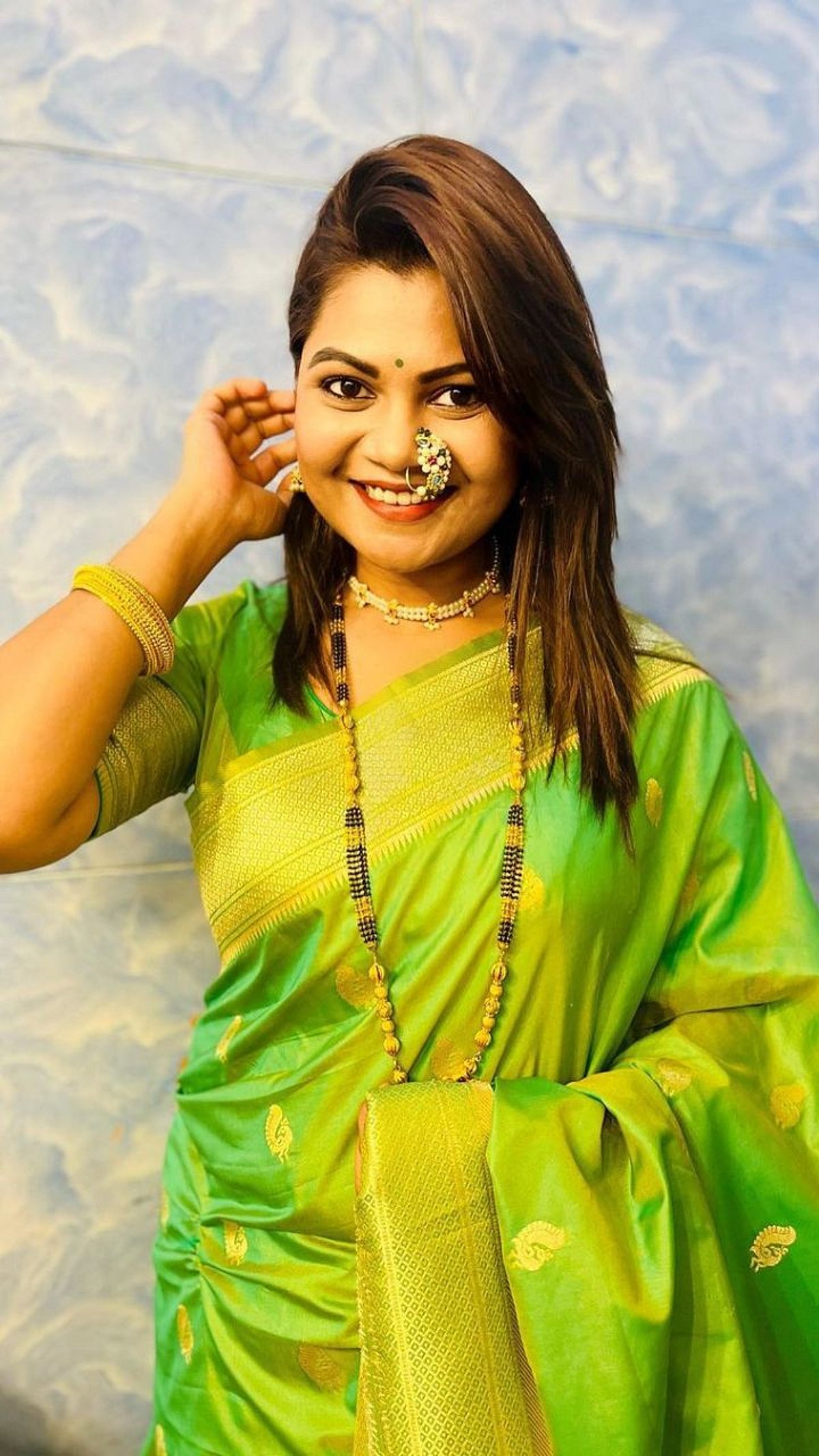 Namrata Sambherao: एक लाजरान् साजरा मुखडा, चंद्रावानी खुलला गं | Sakal