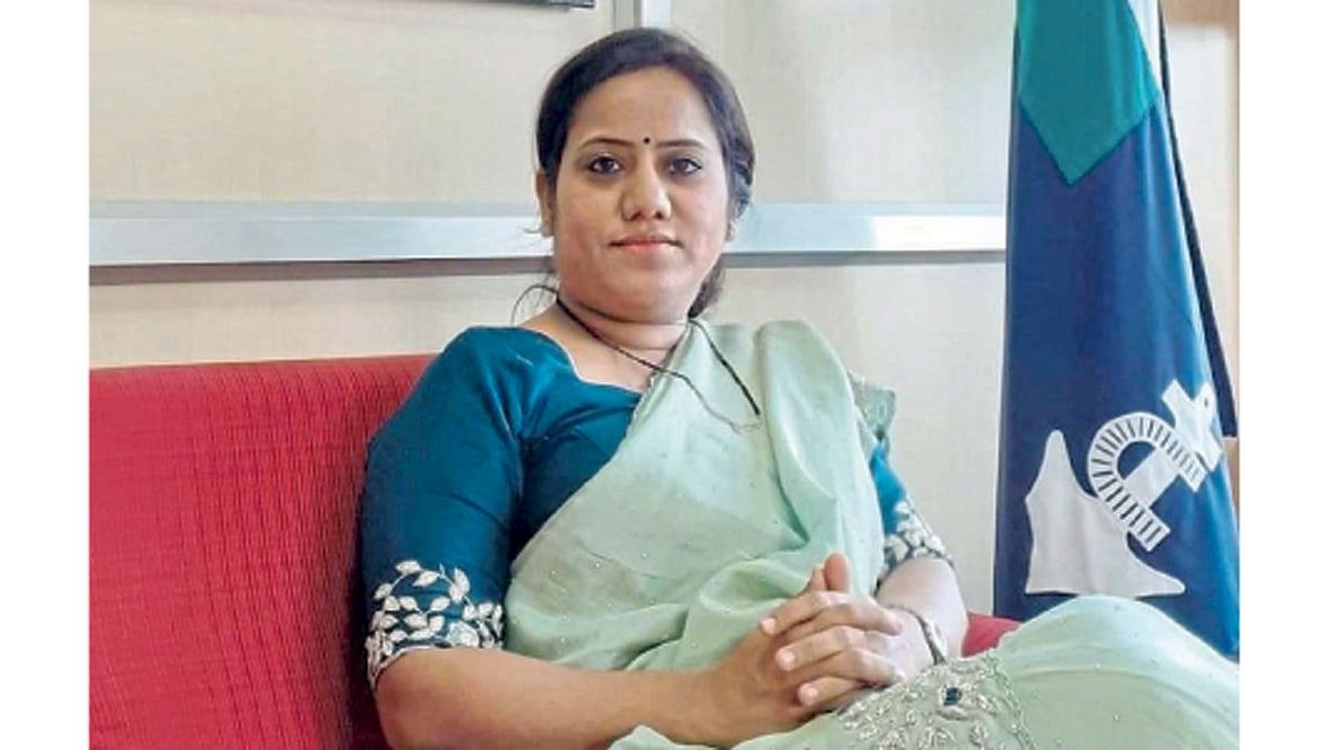 तरुणींनो, स्पर्धा परीक्षांचा बाऊ कशाला? | Sakal