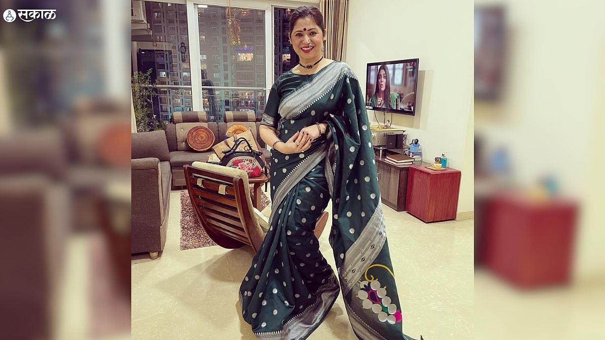 Dipali Sayyed : चित्रपट ते राजकारण, दीपाली सय्यद यांचं घर आतून दिसतं ...