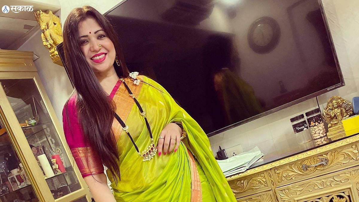 Dipali Sayyed : चित्रपट ते राजकारण, दीपाली सय्यद यांचं घर आतून दिसतं ...