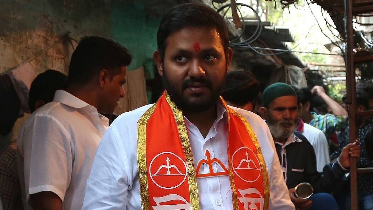 ठाकरे गटाला नवा झटका! युवासेनेचे कोषाध्यक्ष अमेय घोले शिंदेंसोबत जाणार ...