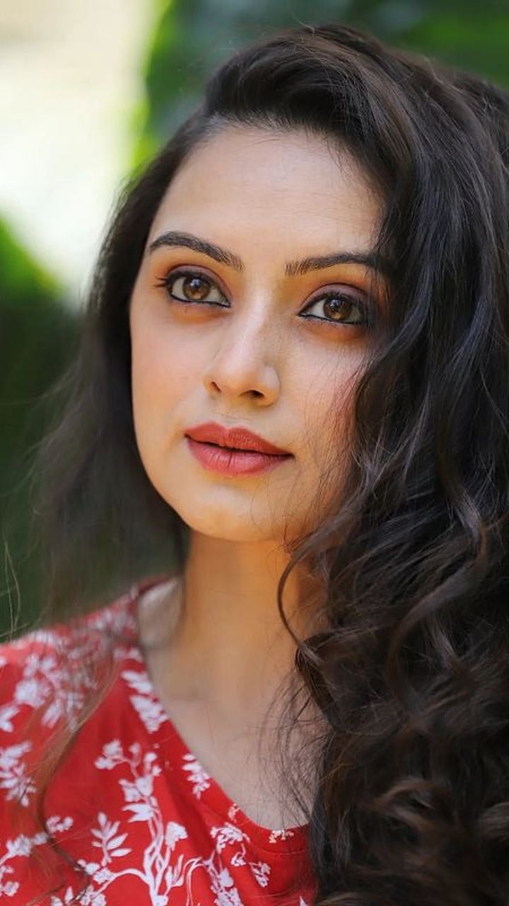 श्रुतीचं मनमोहक सौंदर्य आणि दिलखुलास हास्य मनात भरत Shruti Marathe