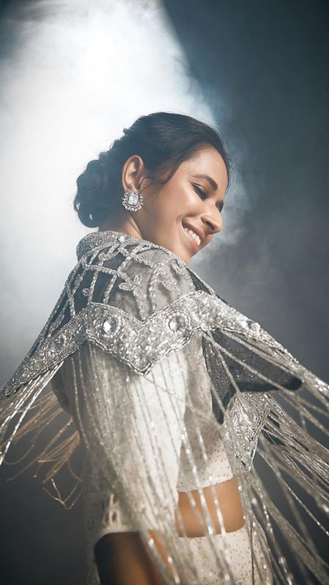 Shreya Bugde : किती गोड... श्रेयाची ग्लॅमरस अशी हटके जादू...