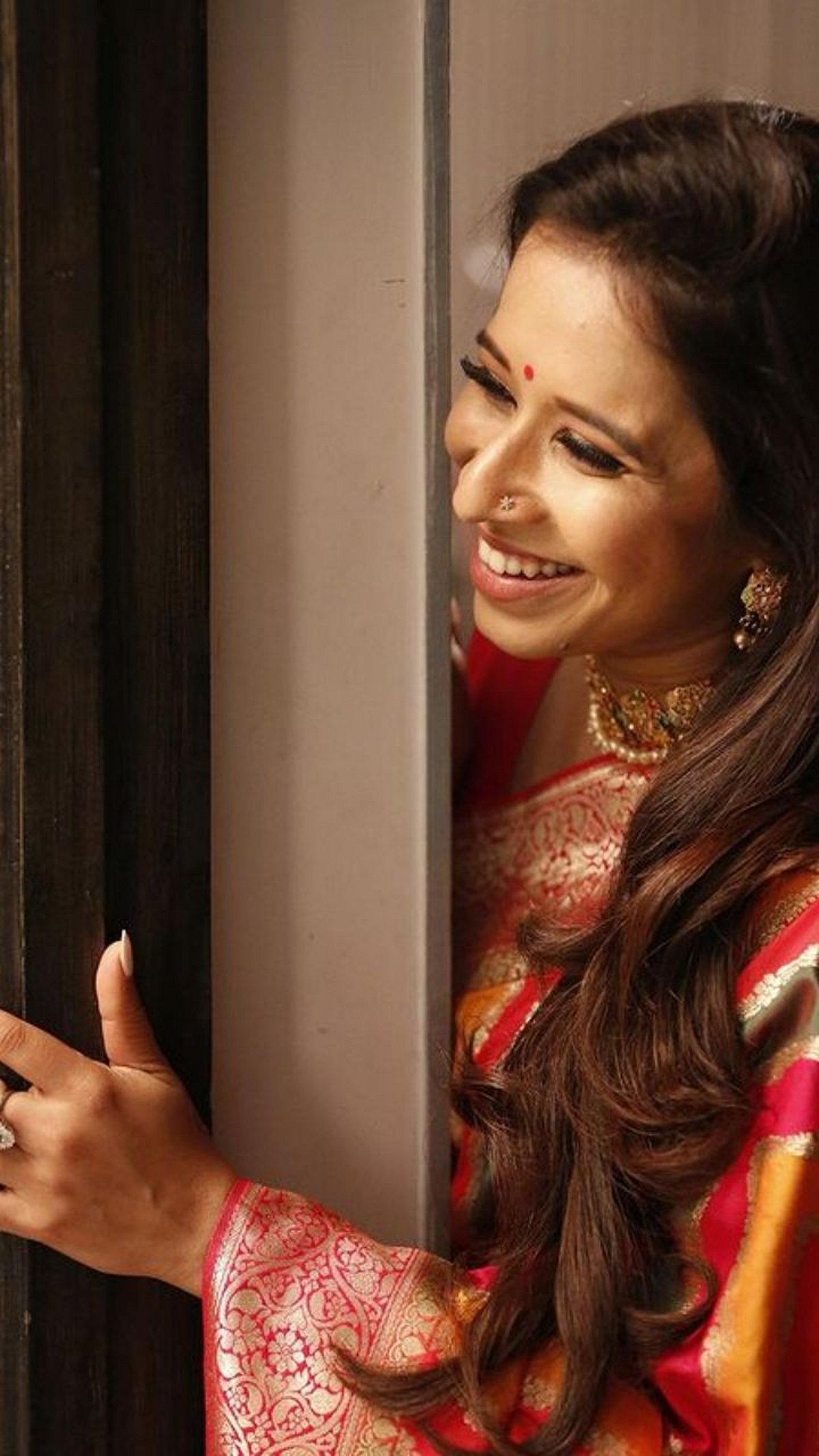 Shreya Bugde: कॉमेडी क्वीन श्रेयाचे हटके फोटो... | Sakal